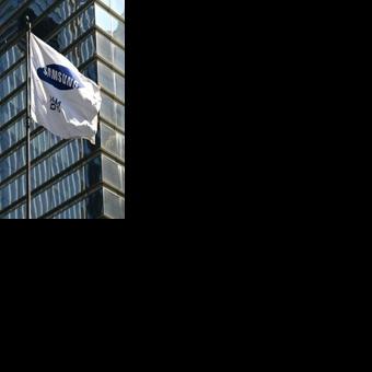 Oil sinks and stocks rally on peace hopes, Samsung tops $1 trillion ...