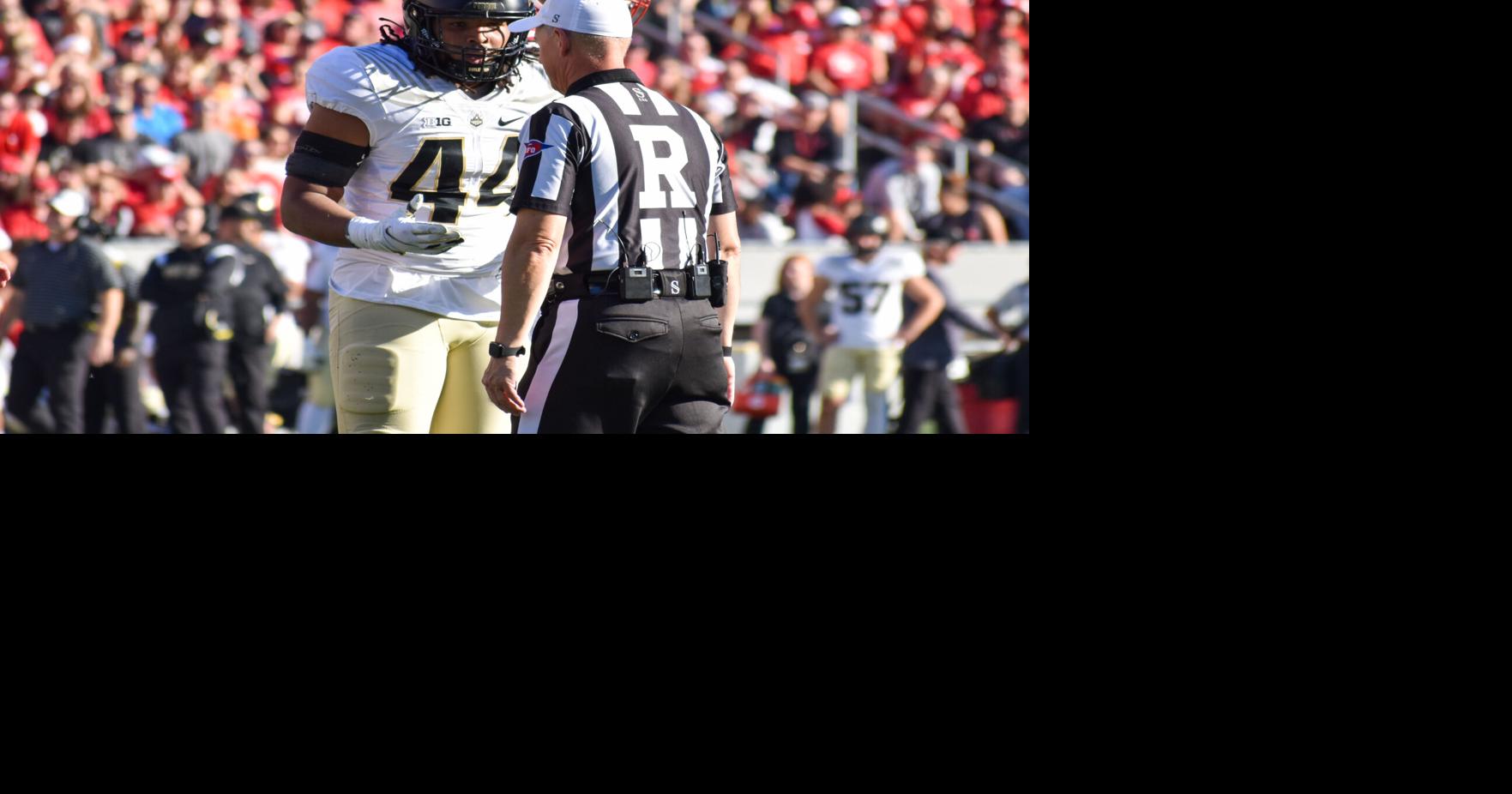 10/22/22 Wisconsin, Kydran Jenkins talks to referee | Football ...