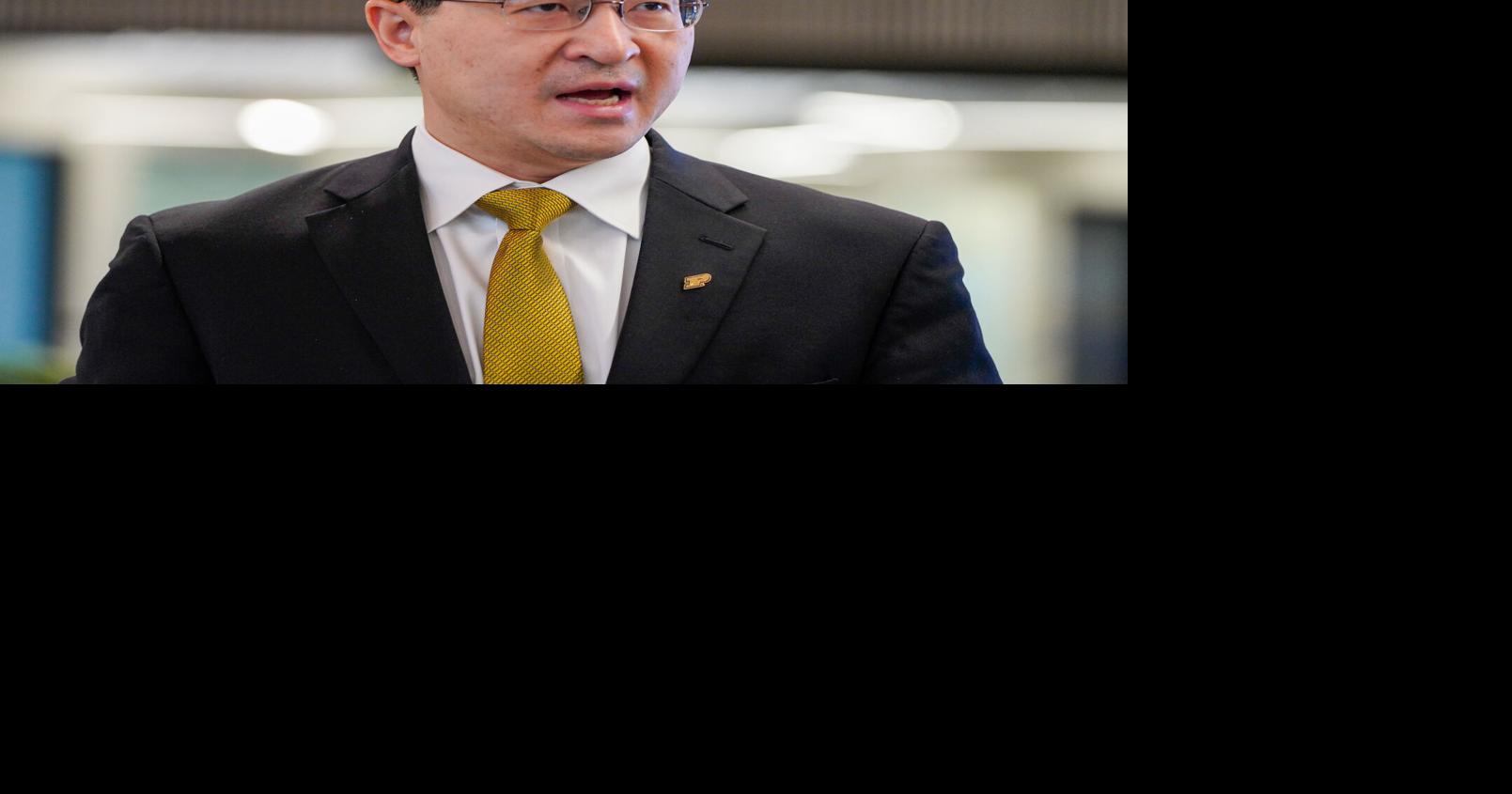 Chiang takes pay cuts, gains benefits | Campus | purdueexponent.org
