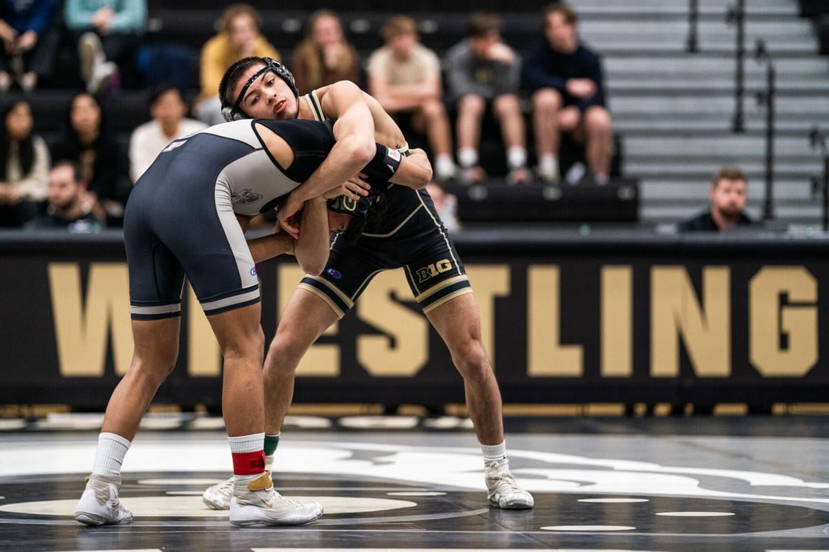 Wrestling hosts home opener | Wrestling | purdueexponent.org