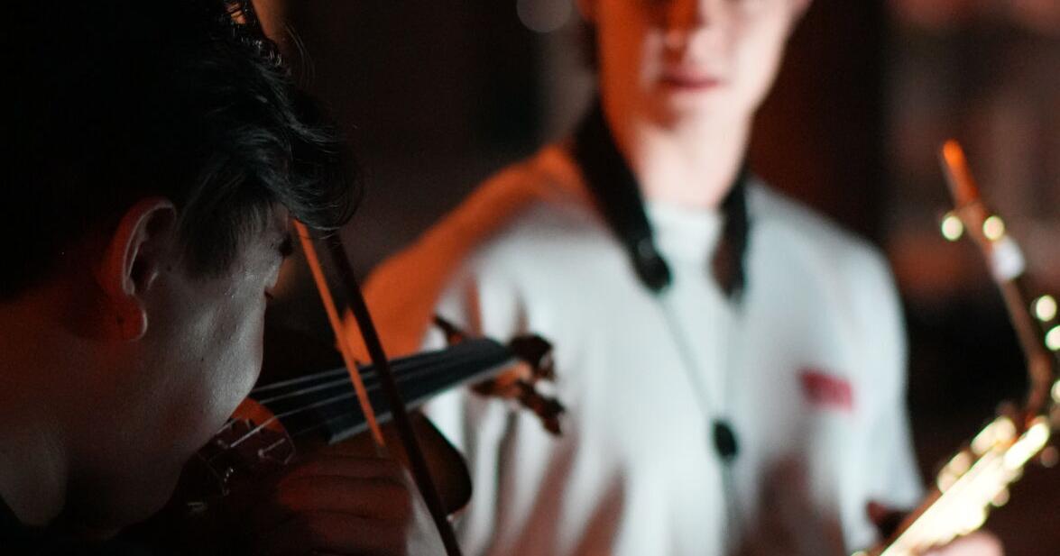 Photo gallery: Jazz duo performs infront Harrison Hall ...