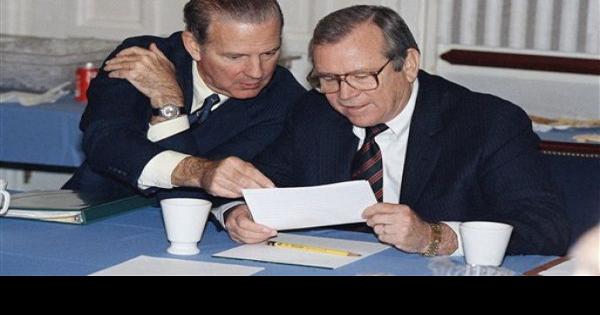Sen. Howard Baker, who queried Nixon on Watergate, dies | City & State ...