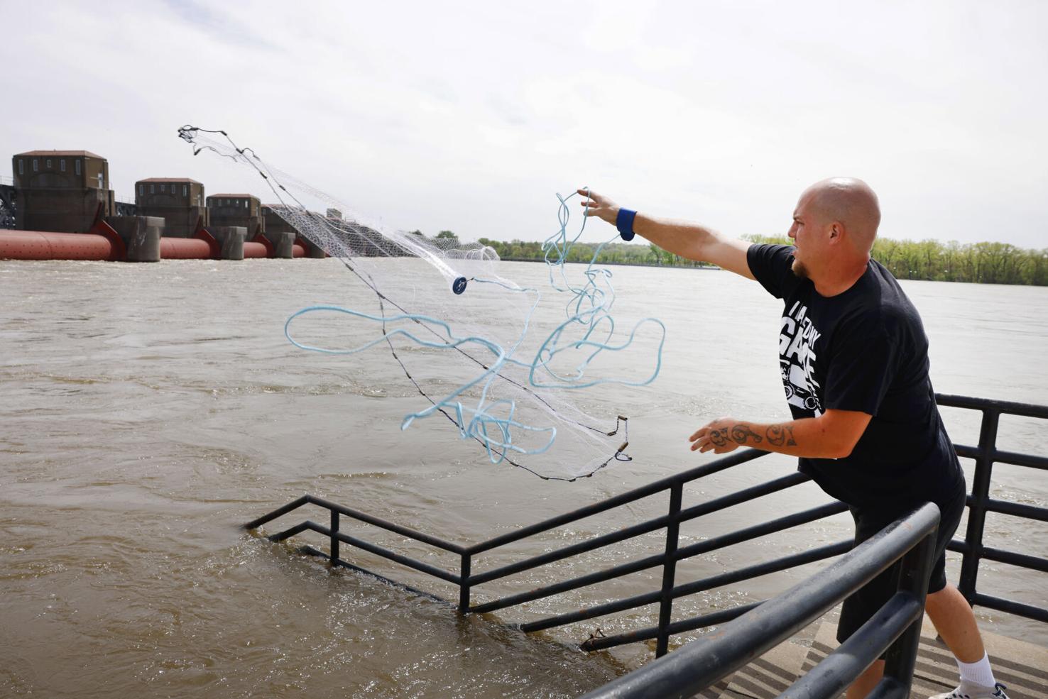 Crews lift Davenport bridge over rail line