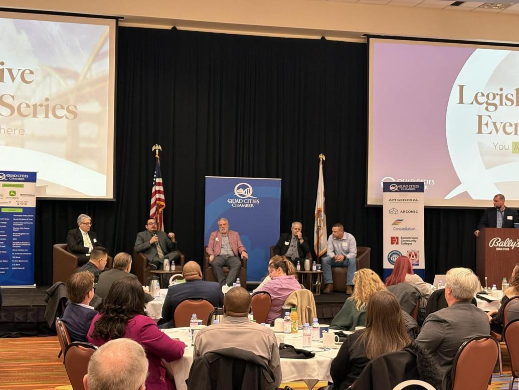 Illinois Quad-Cities lawmakers answer questions at form