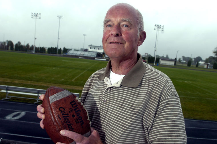 Geneseo will honor coaching legend Bob Reade Friday