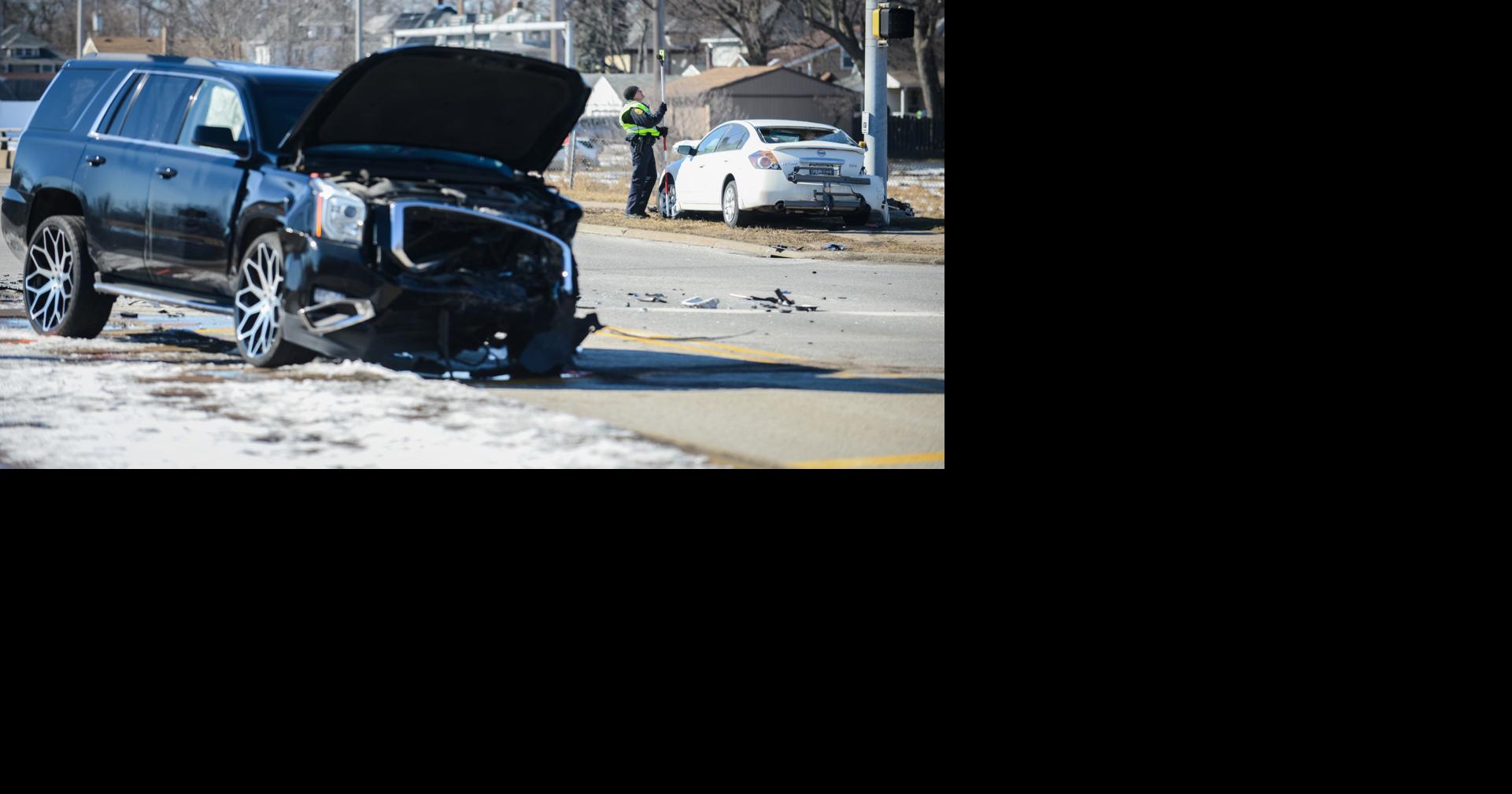 Moline accident sends 4 to hospital