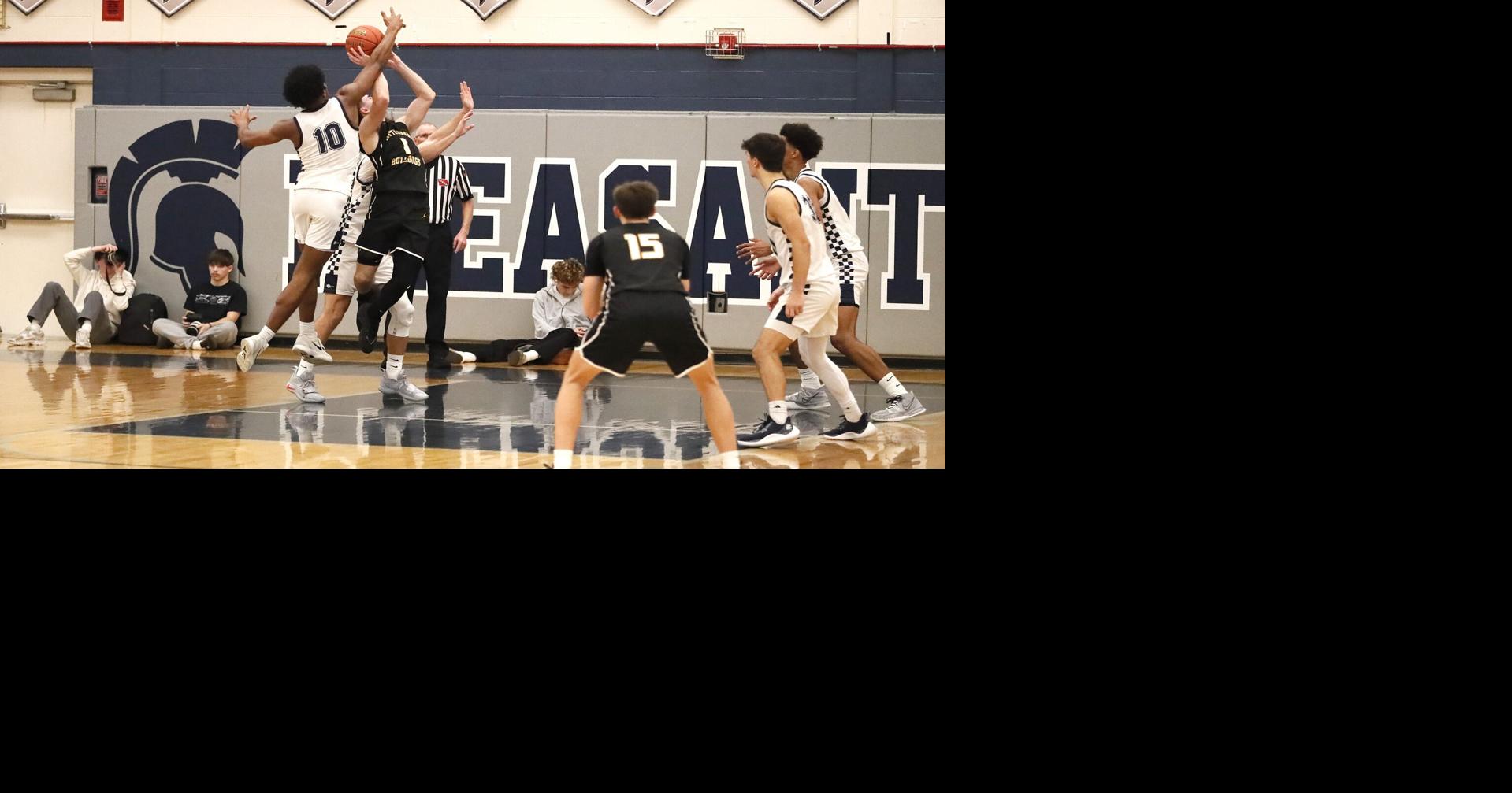 Gordon, Burge lead Bettendorf boys past cross-town rivals