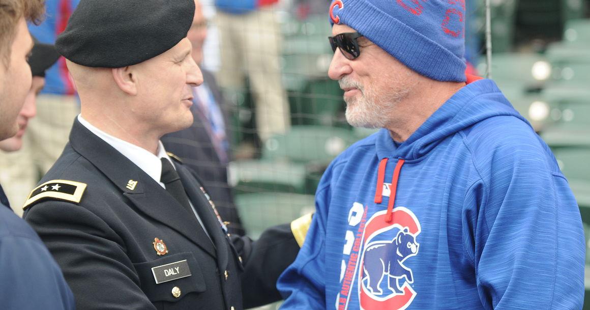 Arsenal commander throws first pitch at Cubs game