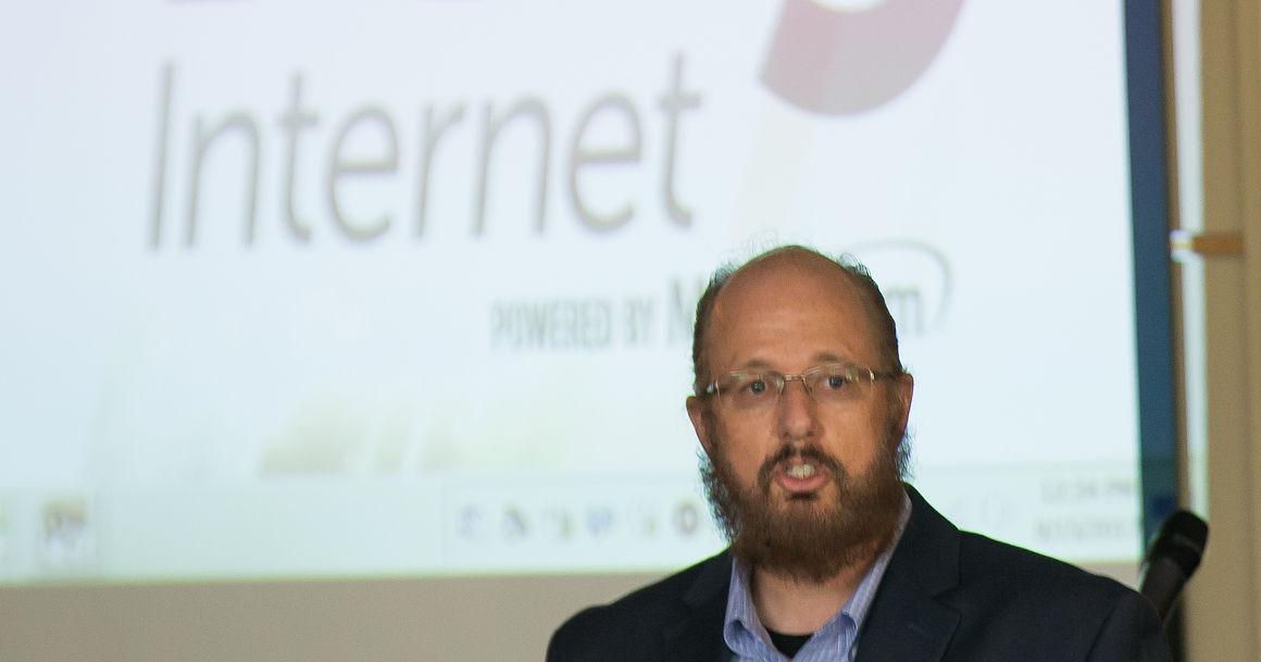 Mediacom touts its expanding internet service