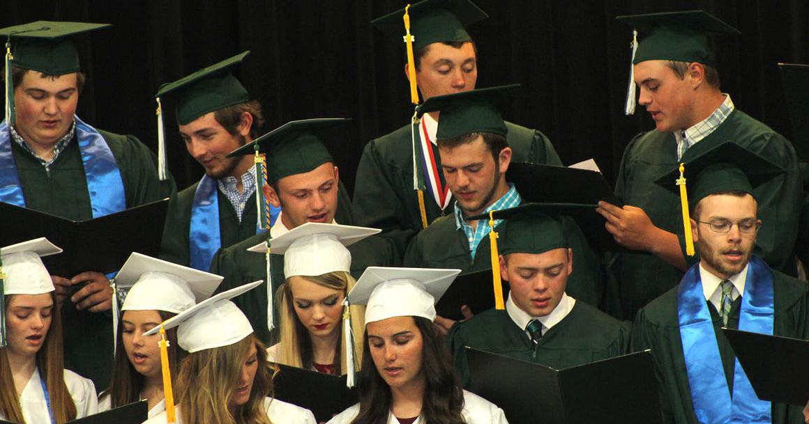 Class of 2017 graduates from AlWood High School