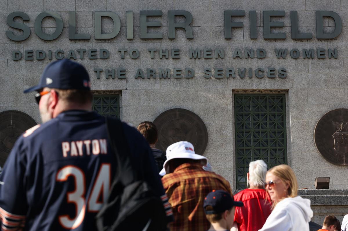 Illinois Gov. Pritzker updates NFL chief on Bears stadium
