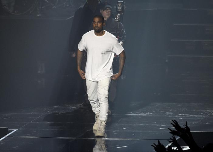 Kayne West, Rihanna play The Mark in Moline in 2008