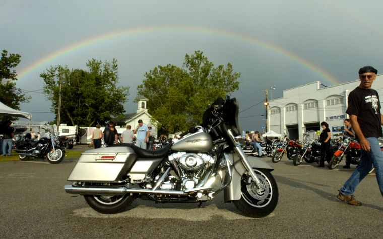 Thousands descend upon the Mississippi Valley Fairgrounds for relocated ...
