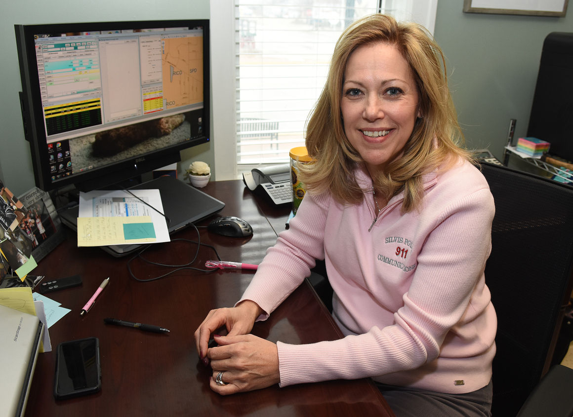 Silvis honors Medina, long-serving police dispatch supervisor