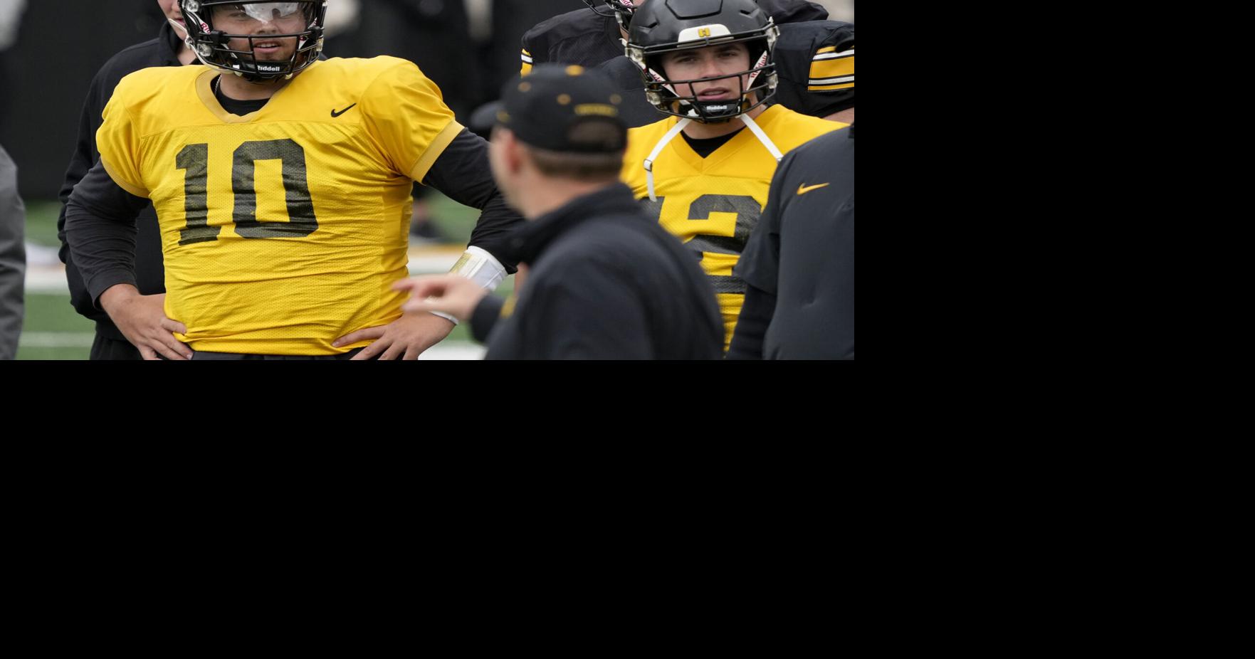 Hawkeyes: Iowa QB Hill enters the transfer portal