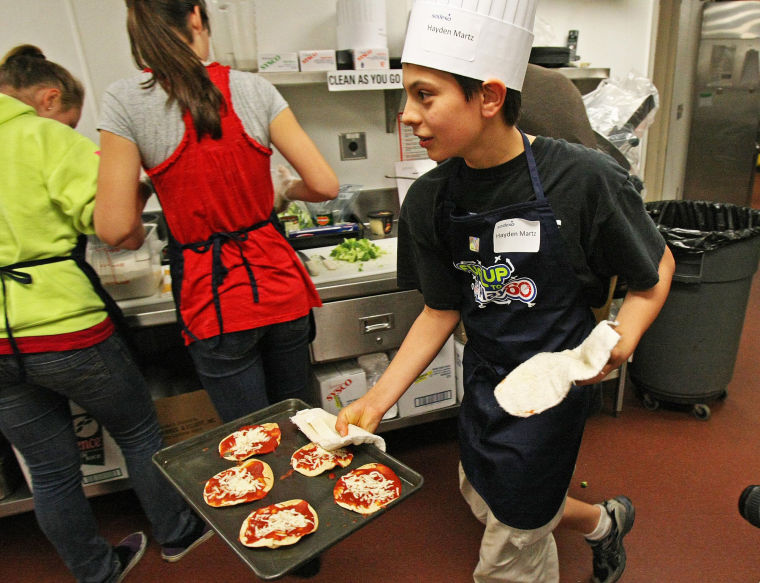 Junior high students in Washington compete in healthy cooking contest