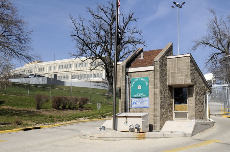 Illinois prison population down but sites still overcrowded