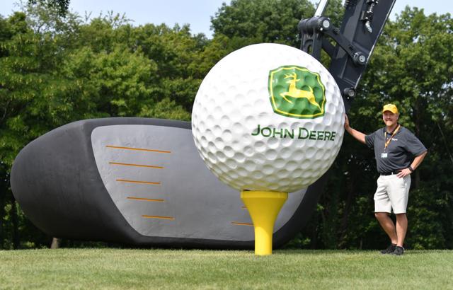 Giant golf club and ball a big hit with JDC fans