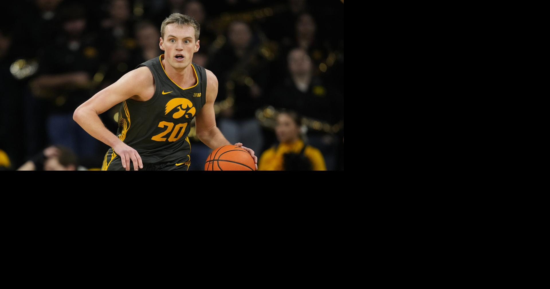 Sandfort returning to Iowa for senior season