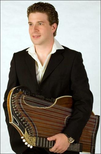 zither player