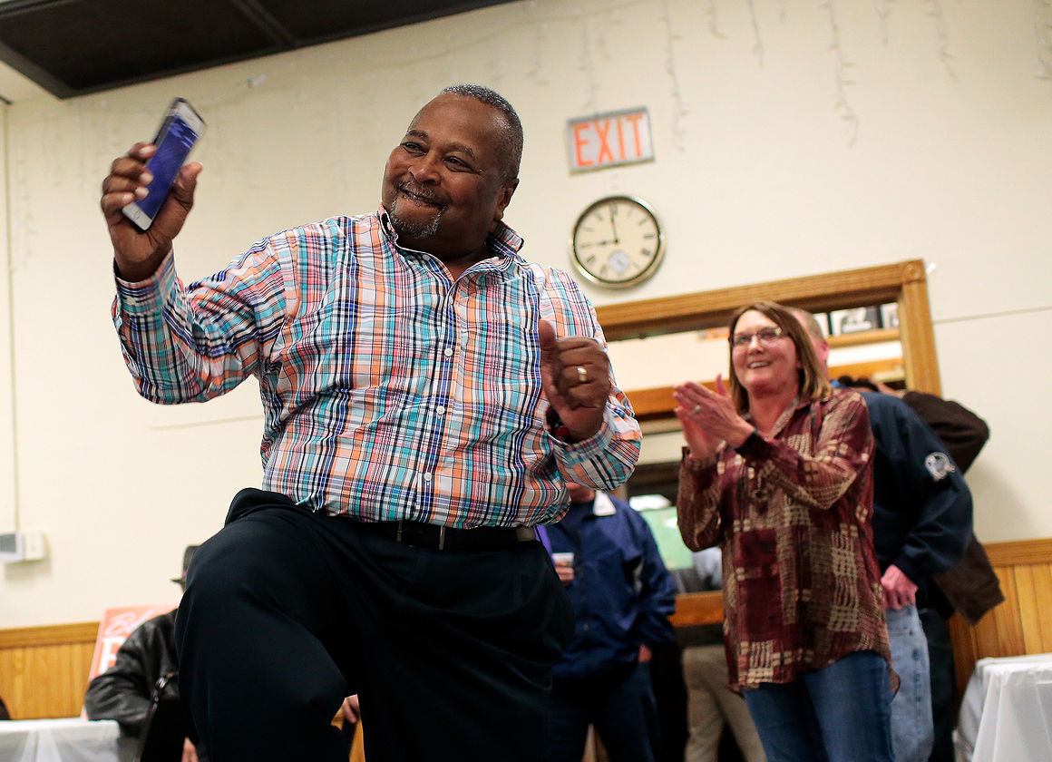 Freeman unseats Thodos as East Moline mayor