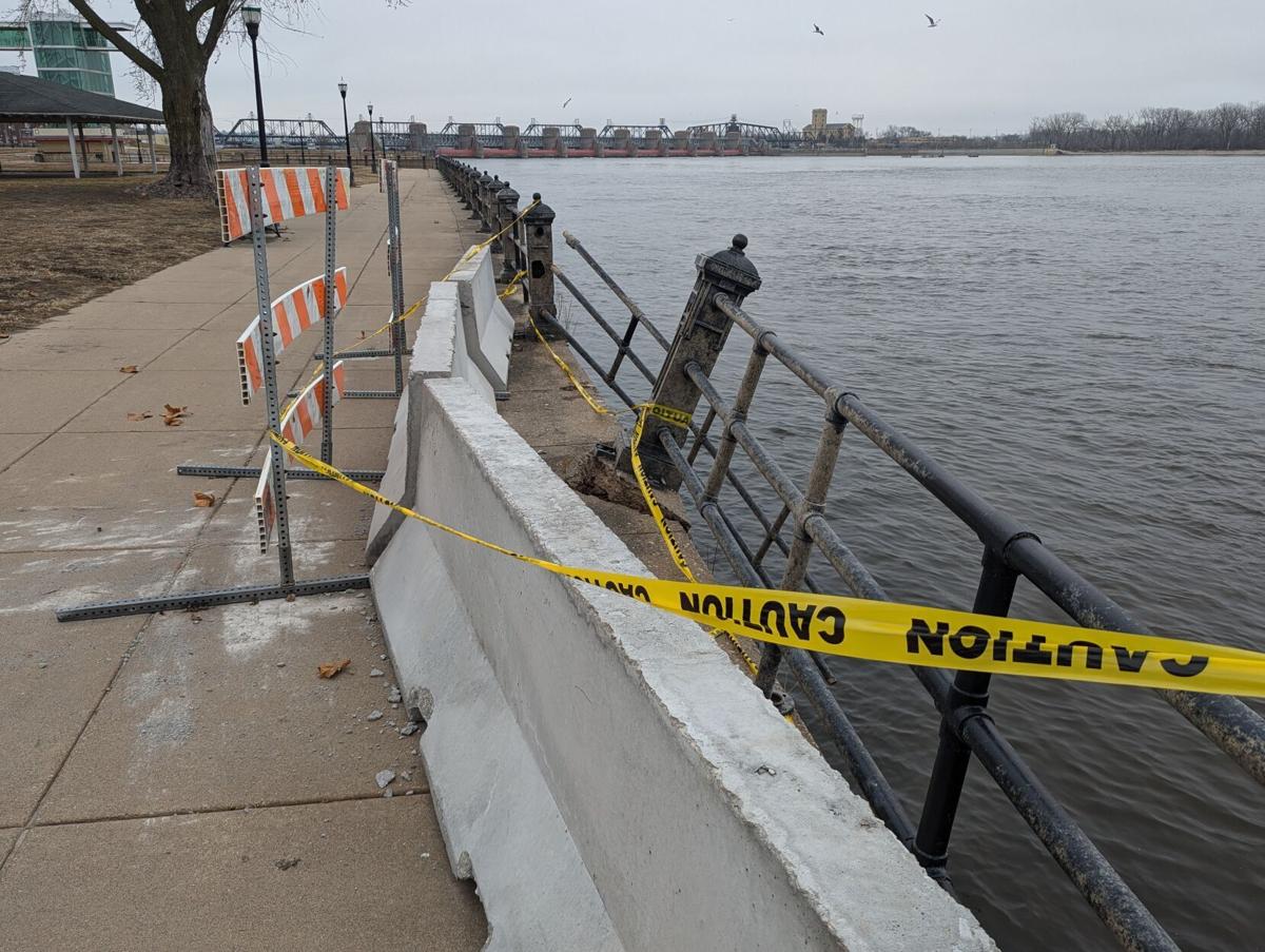 LeClaire Park railing damaged in Davenport crash