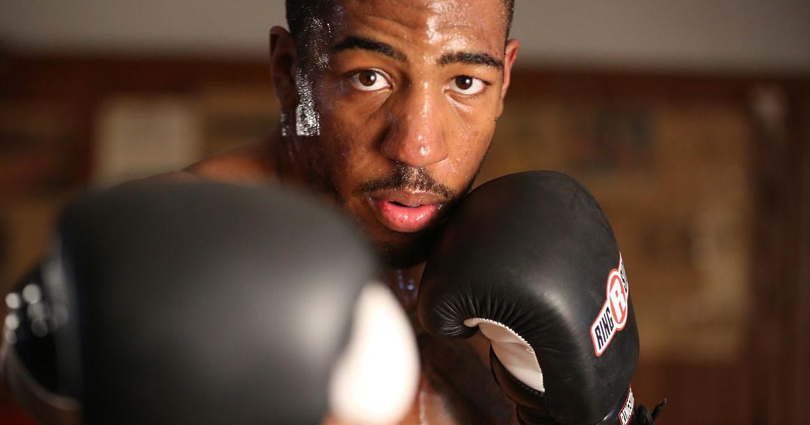 Foreman gives Davenport boxer advice before tournament