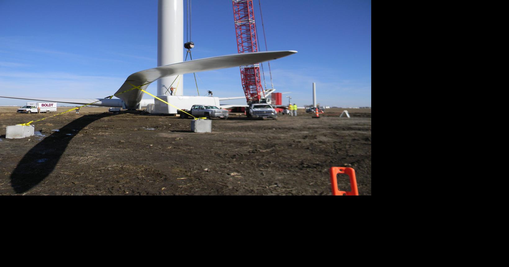 Invenergy's third Henry County wind farm going up in Woodhull