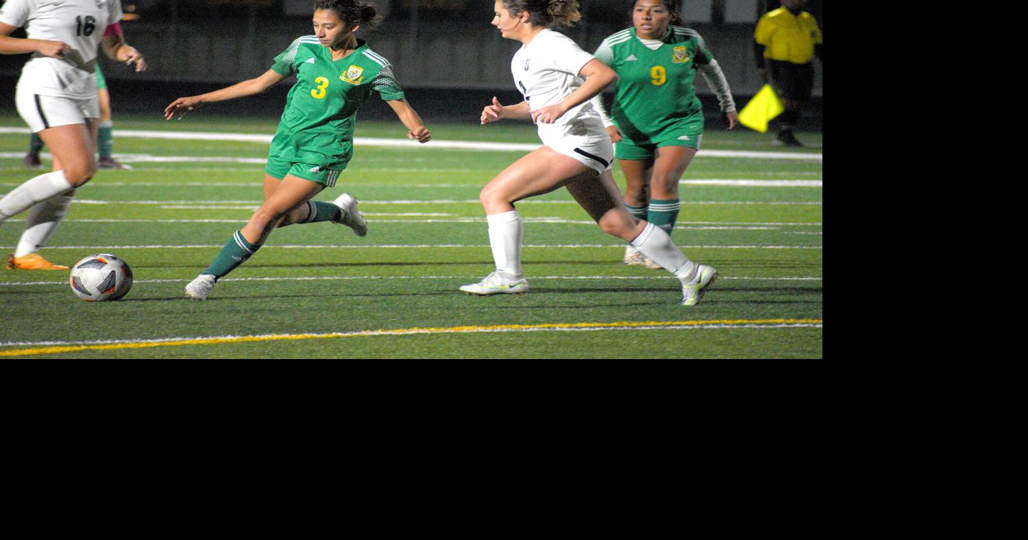 Teamwork, connecting passes mark soccer team's successes | Sports ...