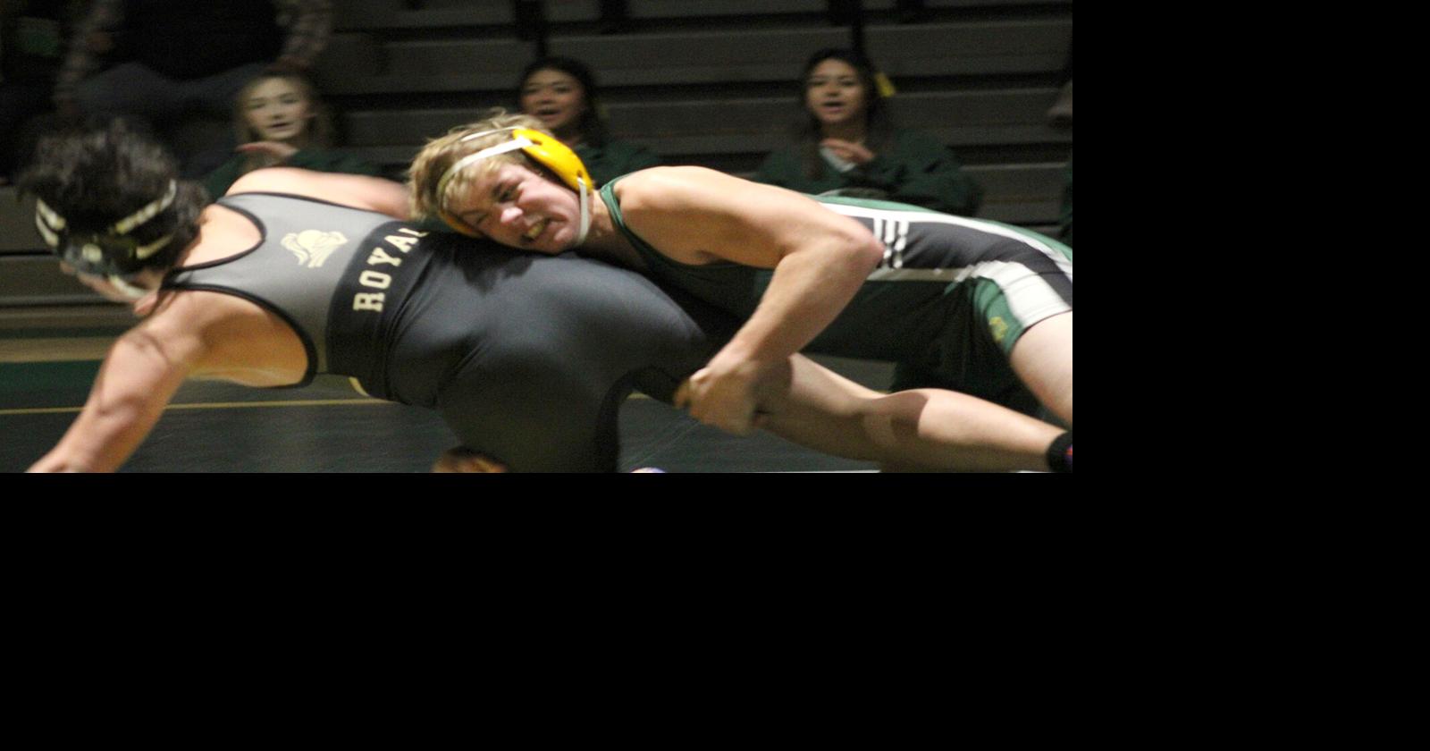 Quincy boys wrestling team thumps on Royal Knights | Sports | qvpr.com