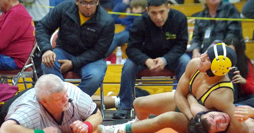 Boys wrestling team takes second at Cashmere | Sports | qvpr.com