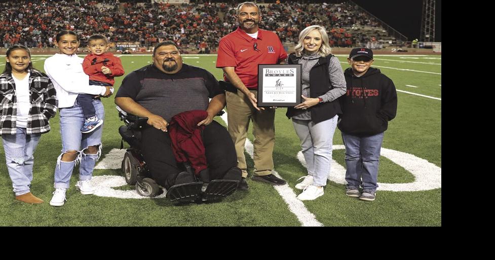 Roswell's Arturo Bolanos awarded the Frank Broyles award | Local Sports ...