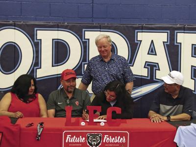 Goddard's Savannah Matta signs to play golf in Illinois | Local Sports ...