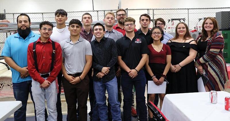 Roswell wrestling team gathers to remember 2021 season | Local Sports ...