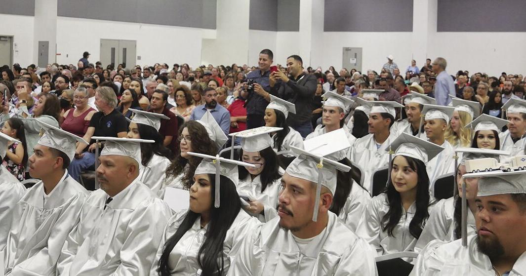 ENMU-Roswell holds graduation ceremonies | Local News | rdrnews.com