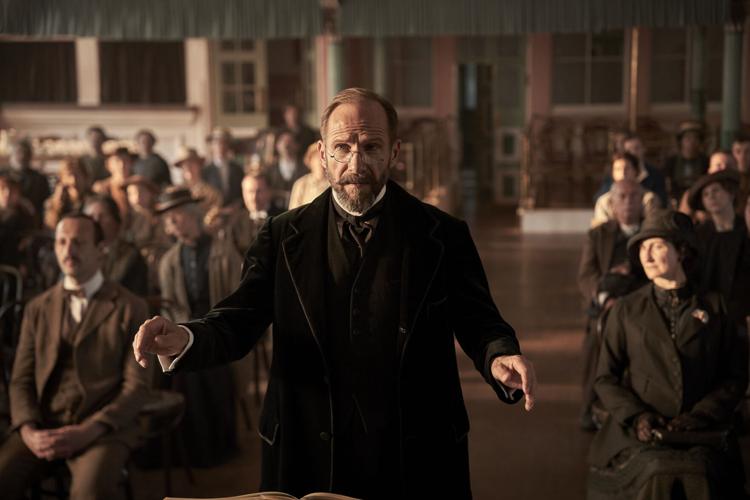 Q&A: In ‘The Choral,’ Ralph Fiennes and a war-weary English town seek ...