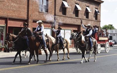 Generations of riders enjoy tradition of Jackass Mail Run Saturday ...