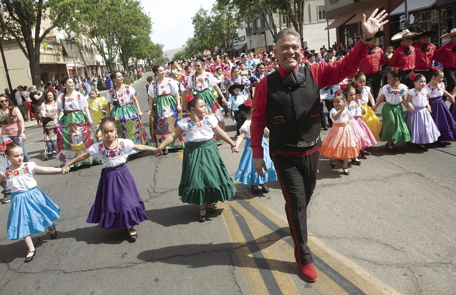 Thousands watch Cinco de Mayo parade | News | recorderonline.com