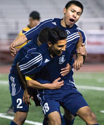 Monache boys soccer beats PHS | Sports | recorderonline.com