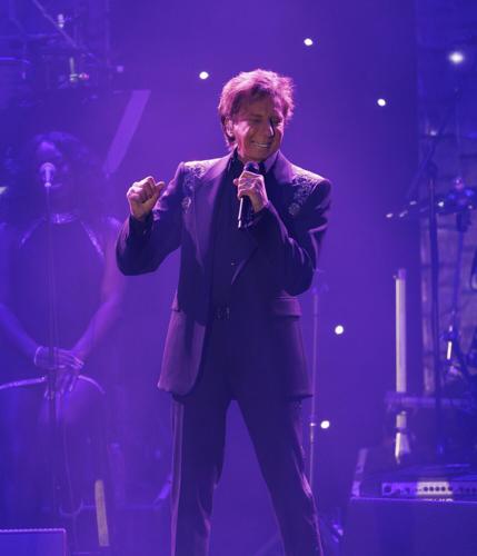 Q&A: The life of a showman: Barry Manilow on cancer, coming out and ...