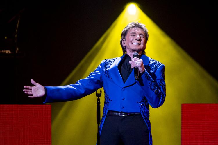 Q&A: The life of a showman: Barry Manilow on cancer, coming out and ...