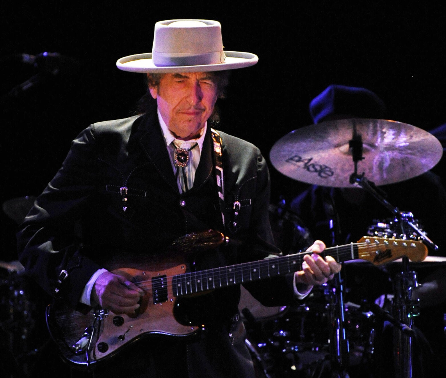 Review: Bob Dylan’s concert in San Diego quietly embraced the darkness ...