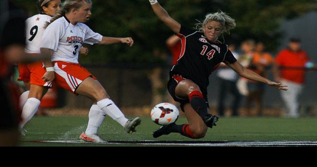 Sturdy defense key in Georgia soccer's home opening win | Georgia ...