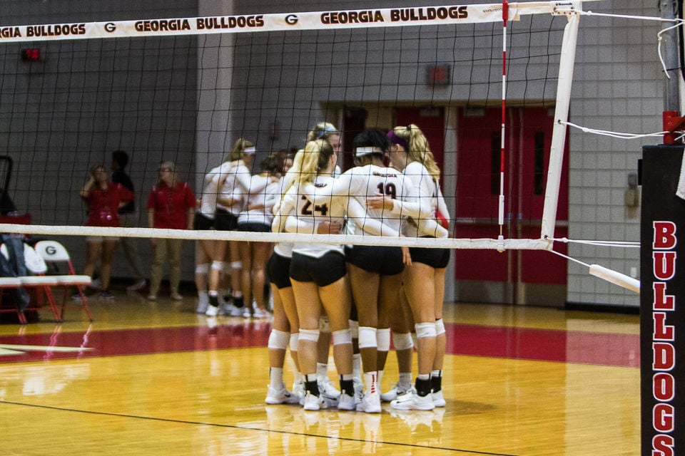 No. 1 Florida beats Georgia volleyball in straight sets | Volleyball ...