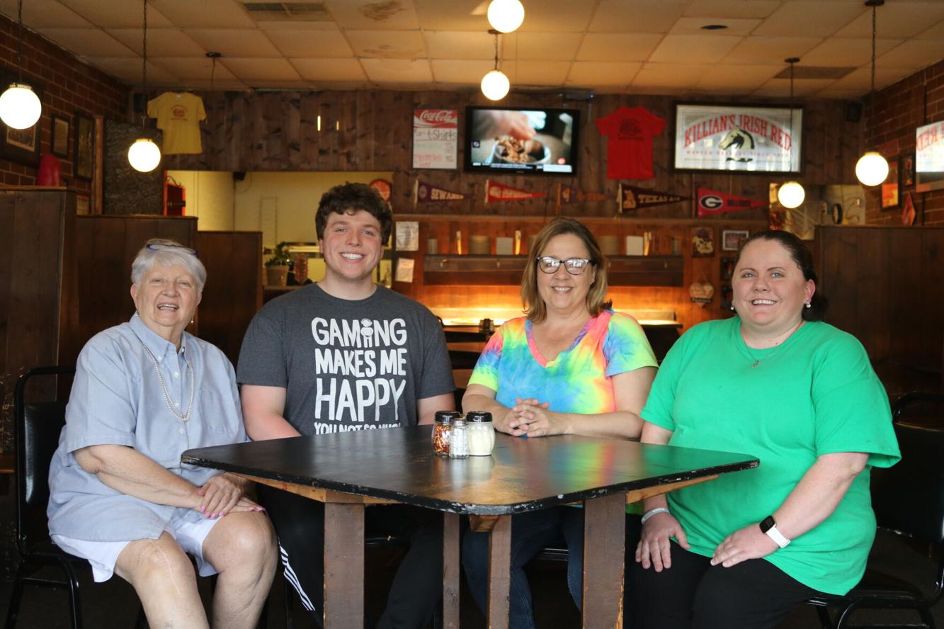Mama Sid’s celebrates 40 years of business | Eat & Drink | redandblack.com