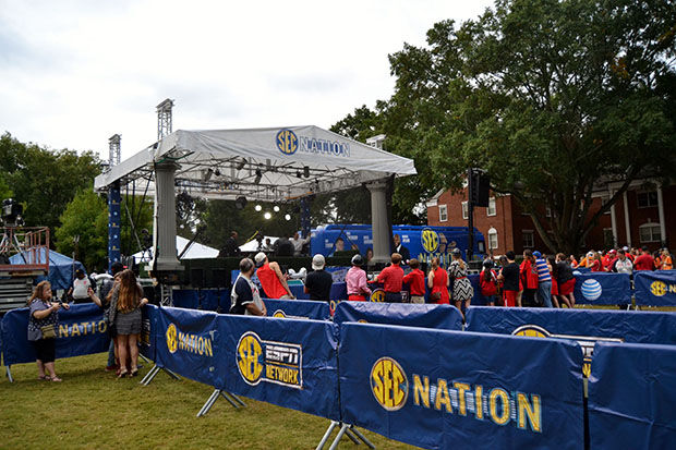 PHOTO GALLERY: SEC Nation at Myers Quad | Rbtv | redandblack.com