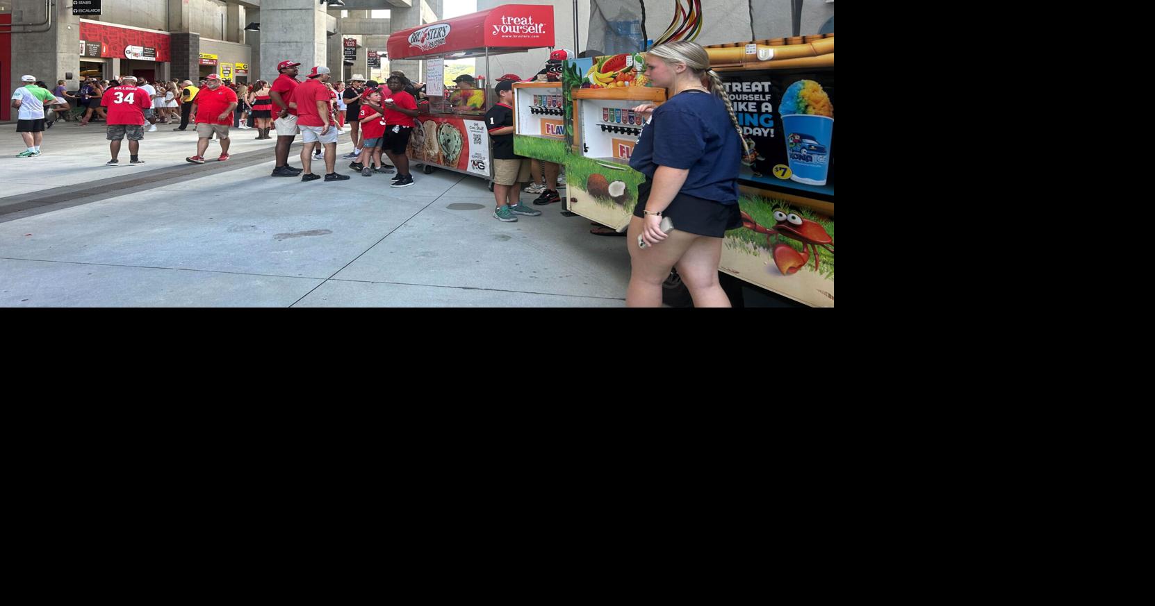 Big dawg eats: A look at Sanford Stadium's concessions | Eat & Drink ...