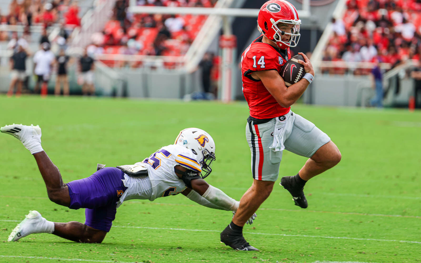 Gunner takes the helm: A look at Georgia’s prospective starting ...