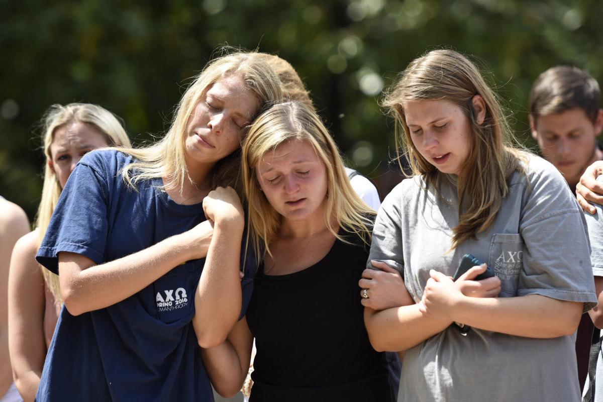 Students gather in Tate Plaza to pray for 4 dead UGA students | Campus ...