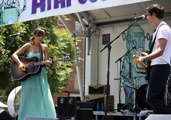 PHOTO GALLERY: Emily Hearn at AthFest 2012 | Featured | redandblack.com